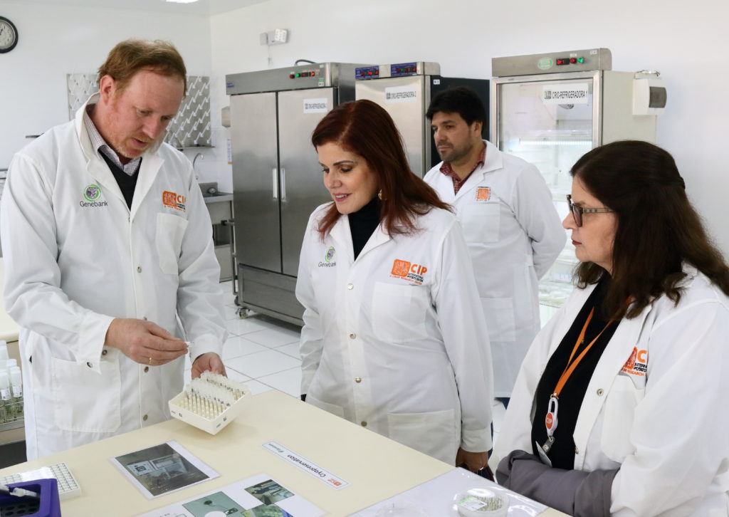 Peruvian Vice President Mercedes Aráoz visits CIP headquarters ...